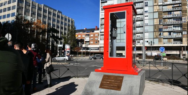 Tribute to "La Cabina" by Antonio Mercero | Tourism Madrid
